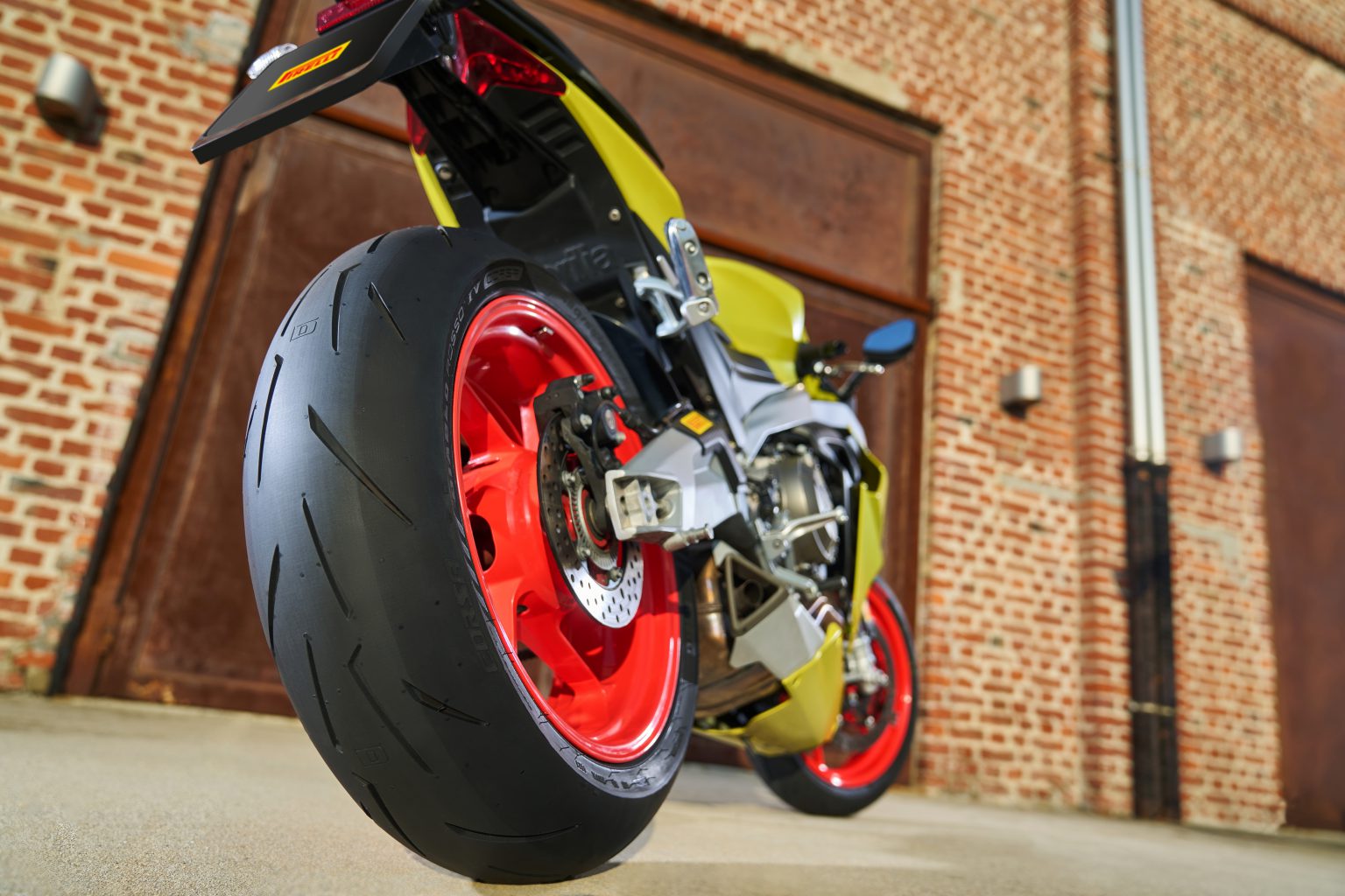 DIABLO ROSSO™ IV CORSA │ ยางมอเตอร์ไซค์ | PirelliMoto