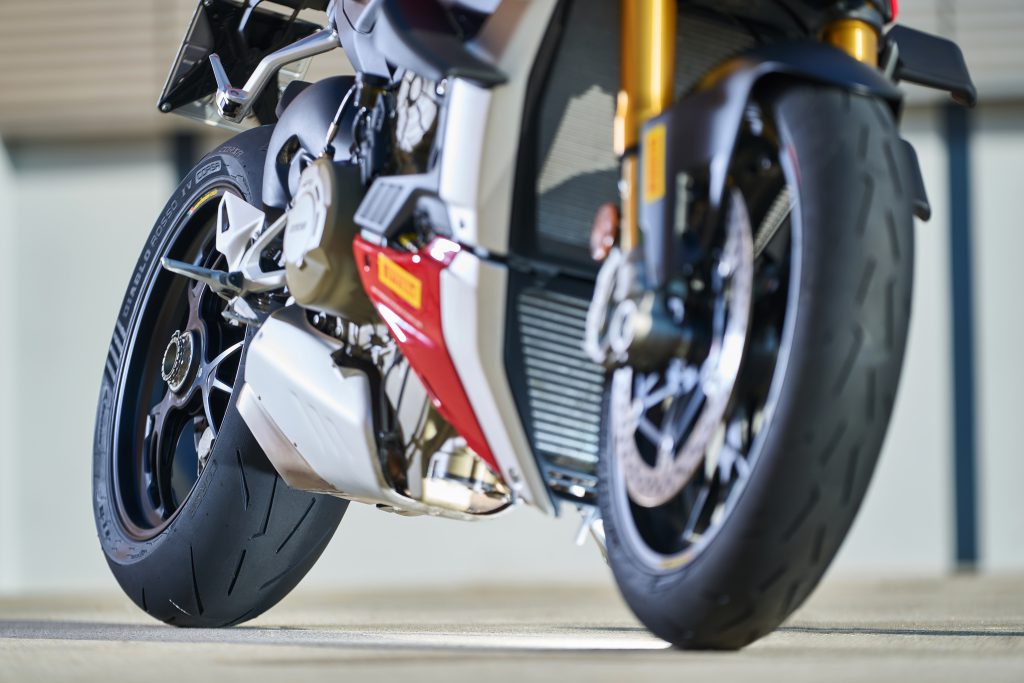 DIABLO ROSSO™ IV CORSA │ ยางมอเตอร์ไซค์ | PirelliMoto